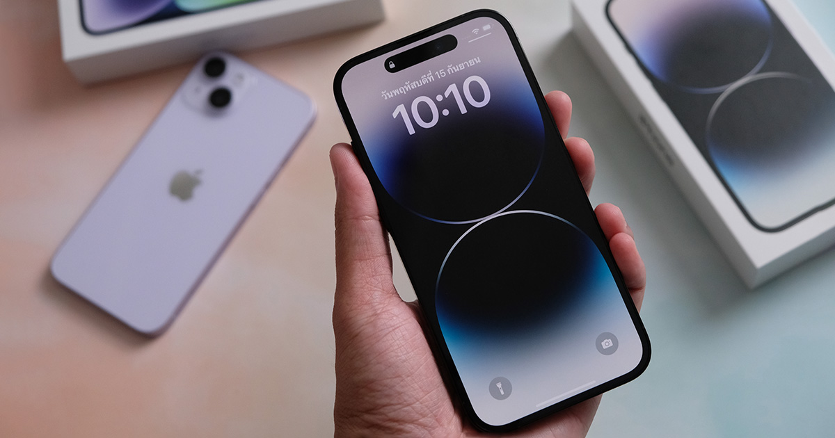 iPhone 14 Globe vs. Smart postpaid plans: Which network will give you ...