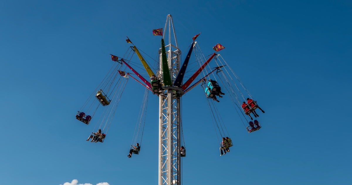 Passengers left dangling 100 feet in the air after ride suddenly stops ...