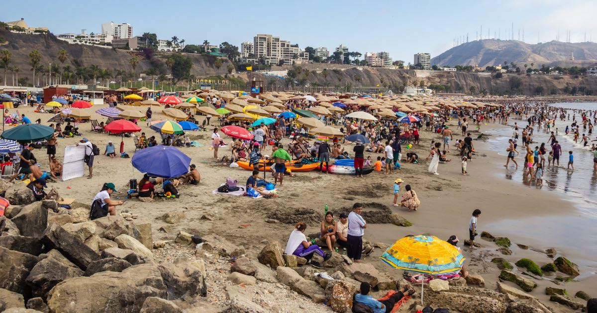 One of Lima's top beaches to close for one day over pollution ...