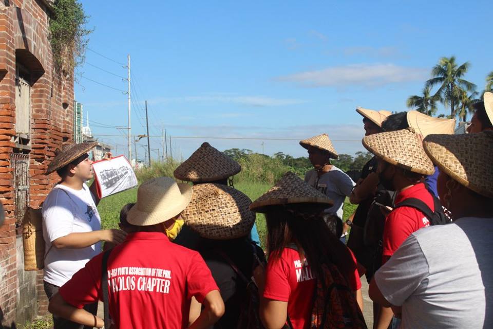 Meet 'The Traveling Salakot,' a social science teacher offering free ...