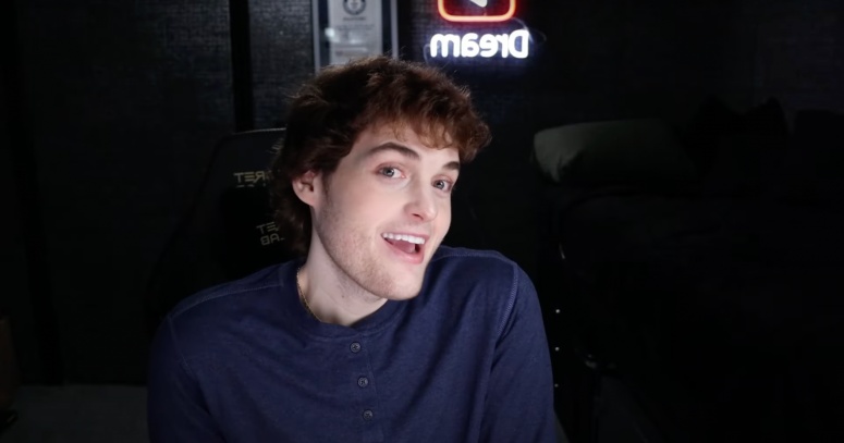 'Dream,' smiley mask-wearing Minecraft YouTuber, finally reveals face ...