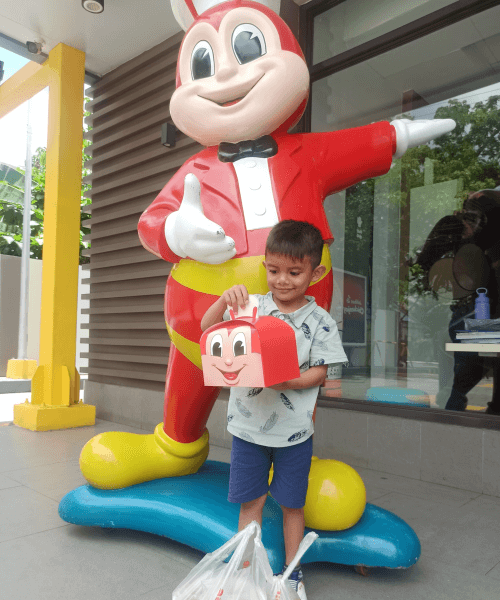 Boy enjoys 'jolly' meal, unaware that it's adobong sitaw • PhilSTAR Life