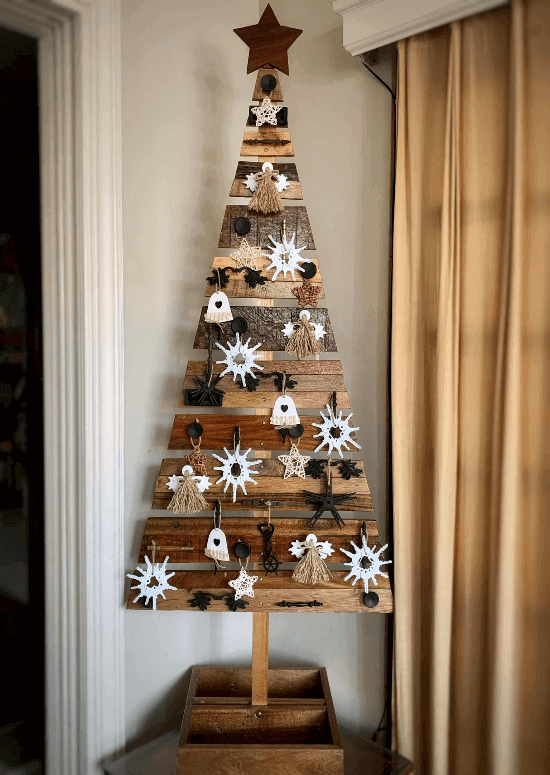 LOOK: Pinoy artist makes Christmas tree out of recycled materials ...