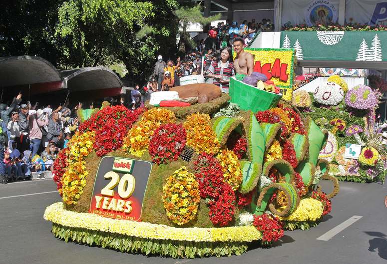 A flowery display: Celebrities and brands that flaunted their gorgeous ...