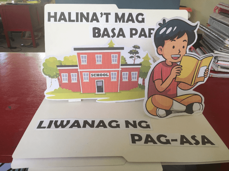 LOOK: With no laptop available, Pinoy students get creative in class ...
