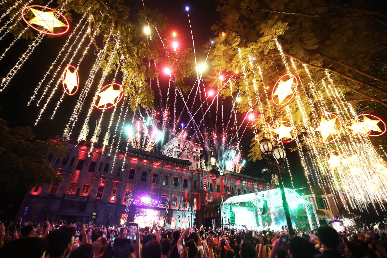 LOOK: Paskuhan festivities commence with 70-foot-tall Christmas tree ...
