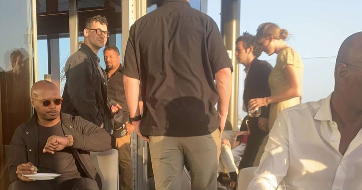 Taylor Swift and Matty Healy spotted 'kissing and cuddling' during New ...