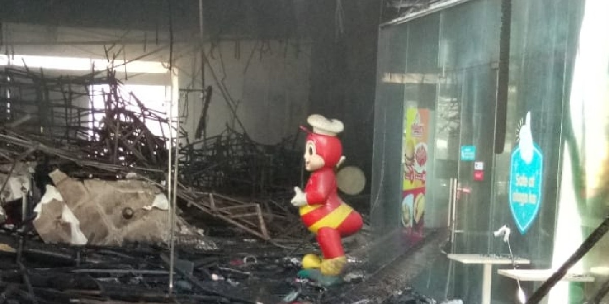 This Jollibee statue remained standing strong after a 2-day mall fire ...
