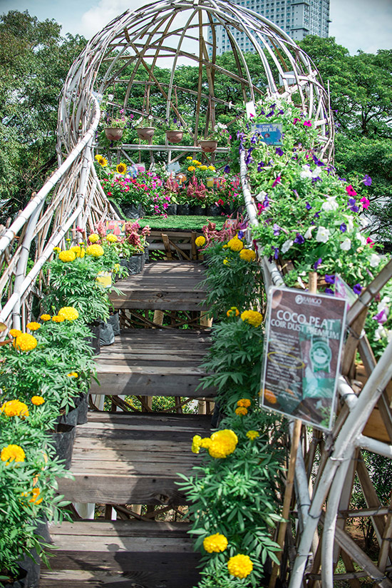 ‘Mebuyan’s Colony’ by Leeroy New: Where all things and beings connect ...