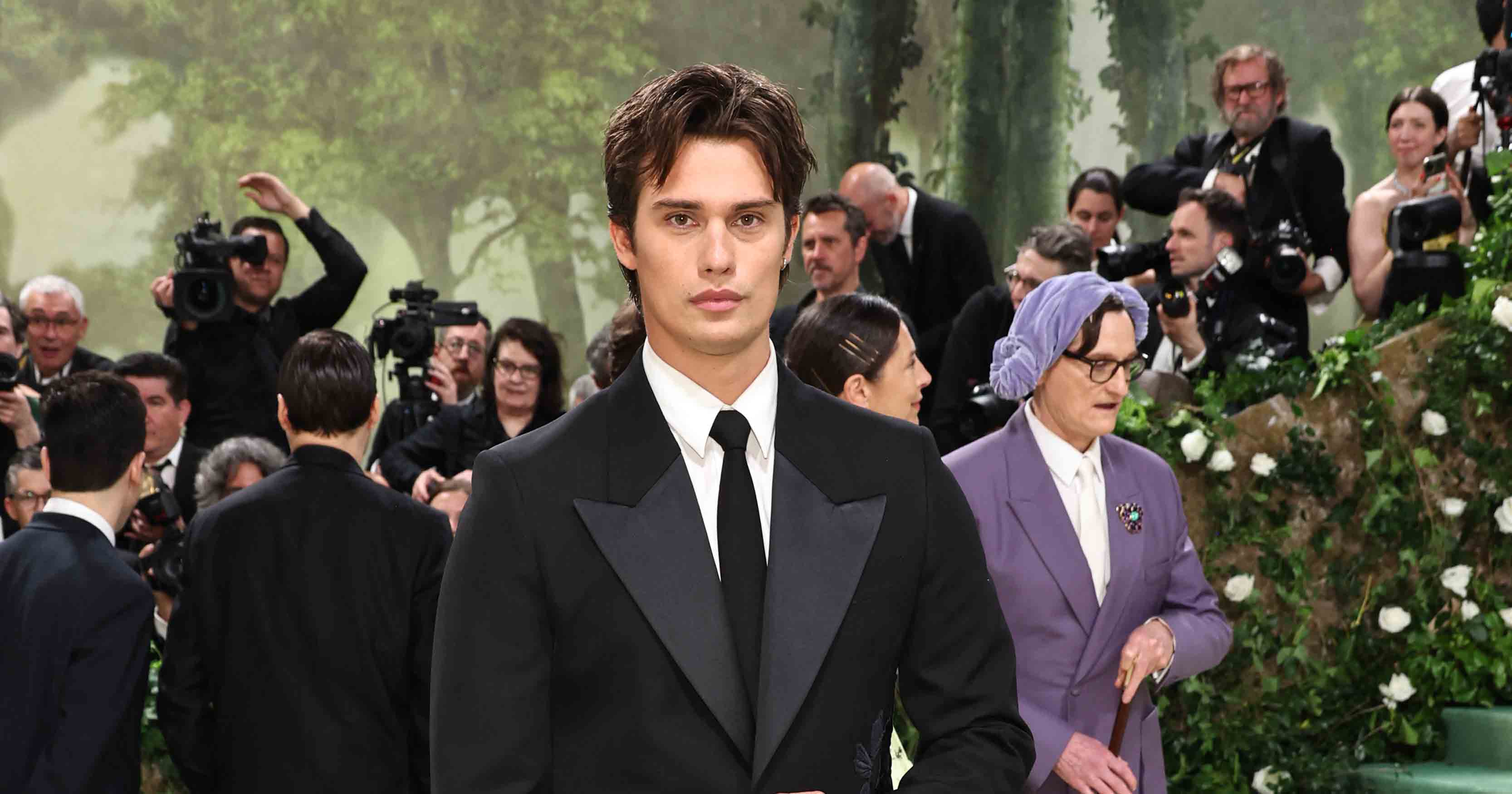 Nicholas Galitzine clarifies sexuality, says he had a crush on Jennie ...