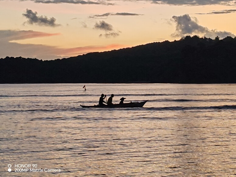 Capture high-quality vacation shots with this new smartphone that has a ...