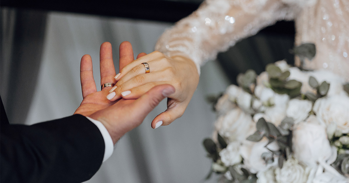 Nigerian court orders TikTokers to marry after viral smooches ...