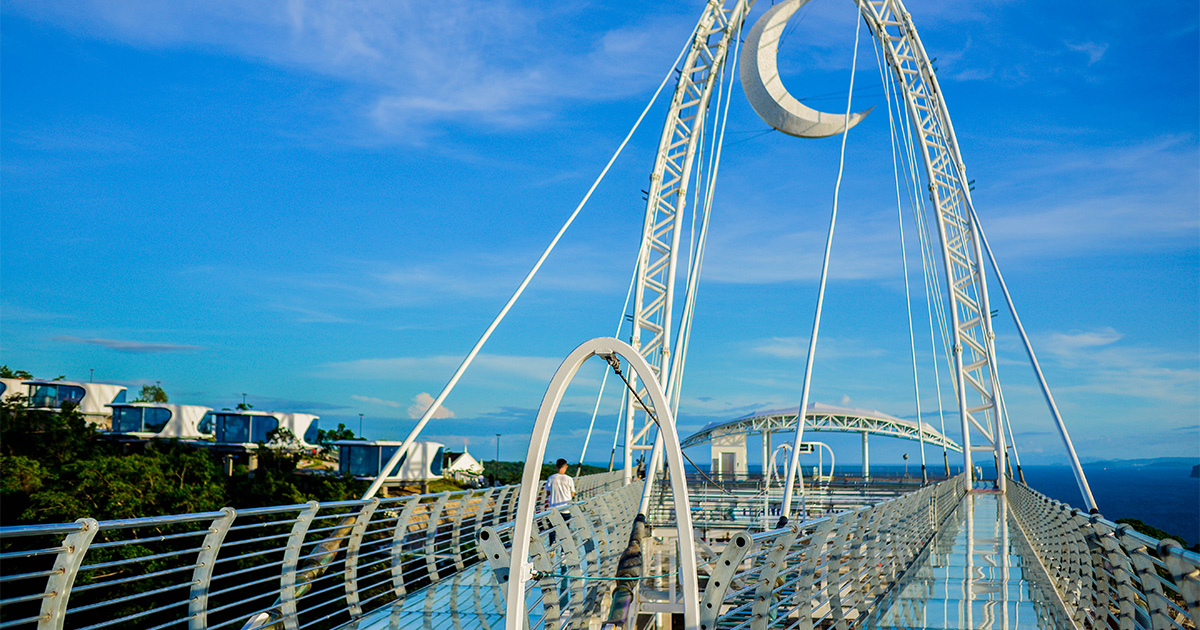 Up for a thrilling experience? This glass walkway is opening in ...