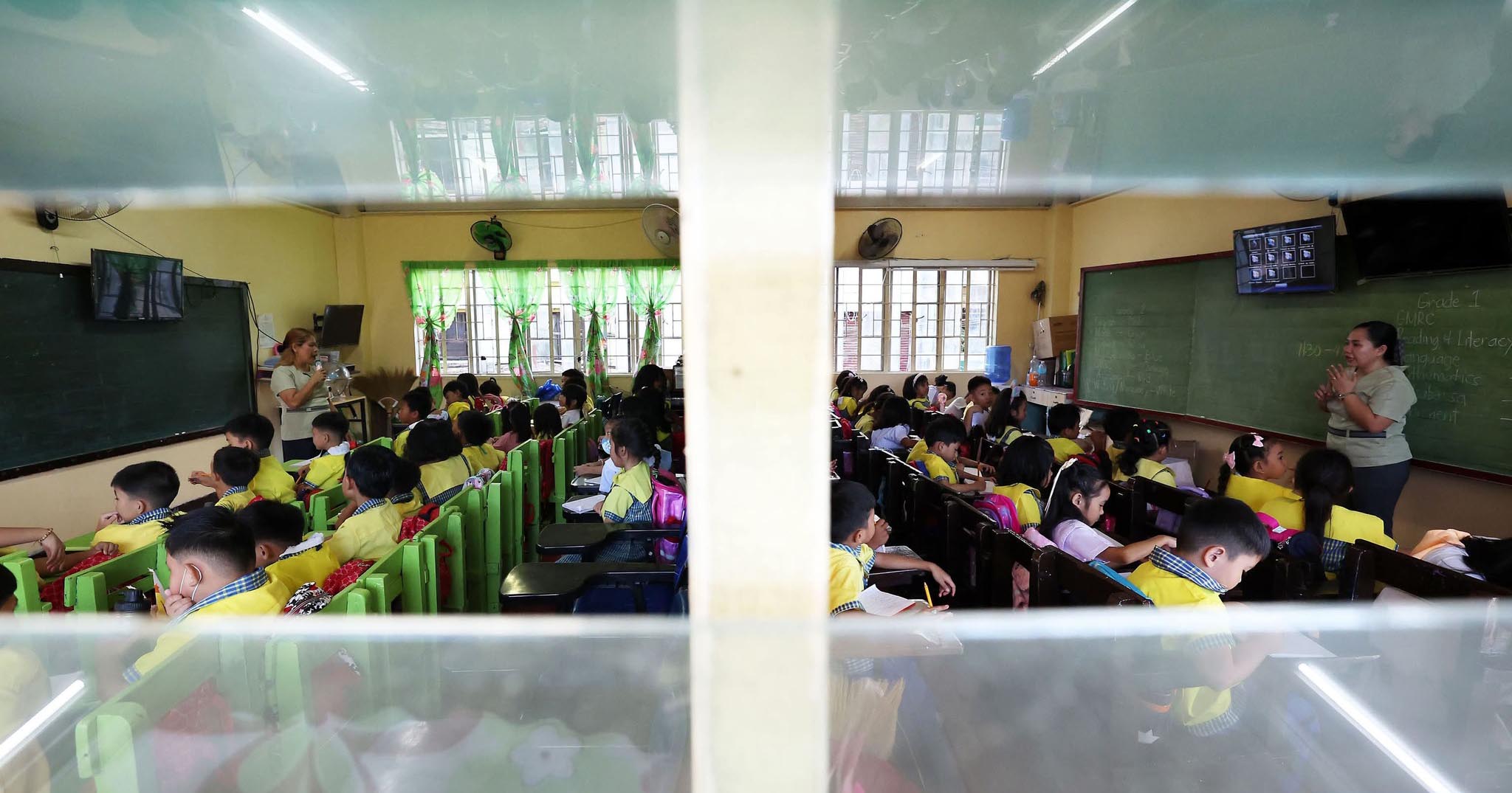 DepEd eyes shift to trimester calendar for upcoming school year ...
