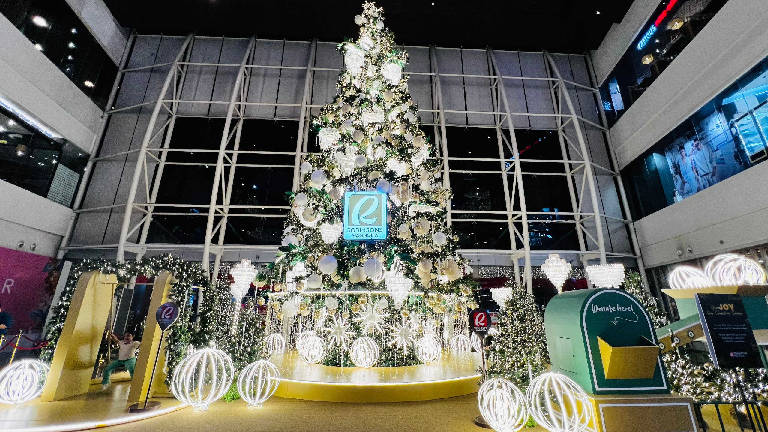 LIST: Metro Manila malls where you can find colorful, gigantic ...