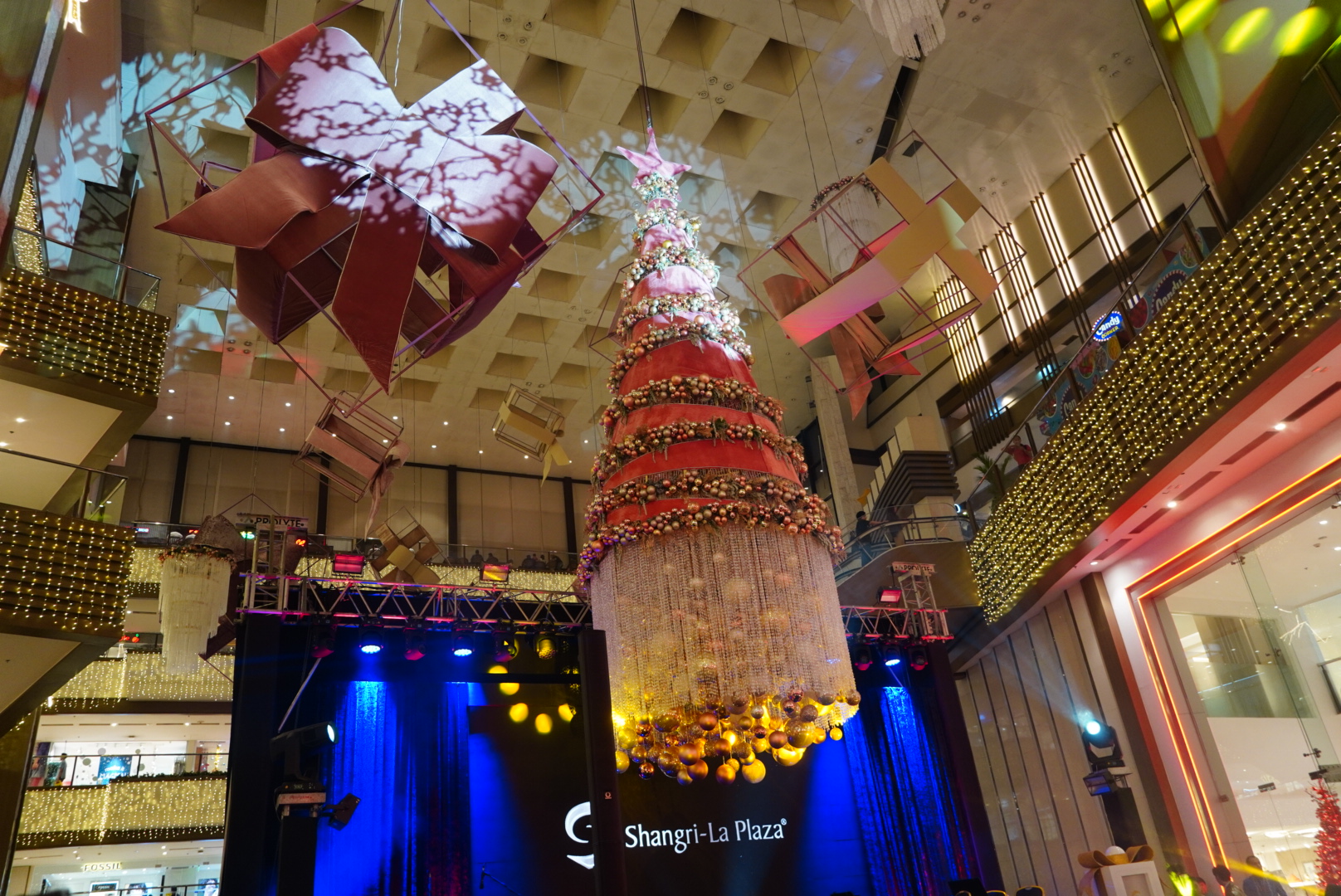 LIST: Metro Manila malls where you can find colorful, gigantic ...