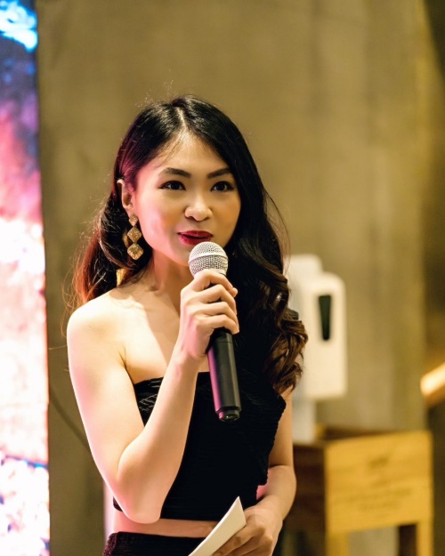 Carol Batay: PBB's 'conservative pharmacist' turned Chinese interpreter ...