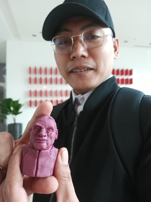 Meet Dominic Barrios, the security guard-clay sculptor who just mounted ...