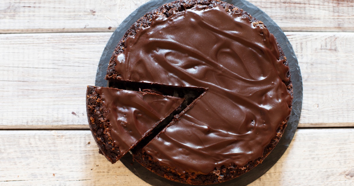 TRENDING: Filipino bakeshop says viral Duterte cake greeting issue an ...