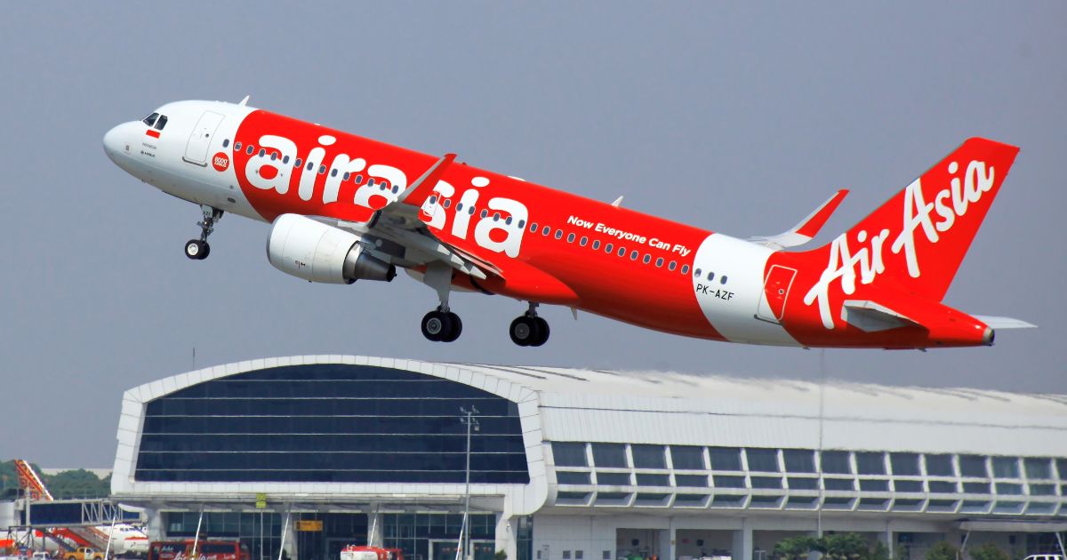 AirAsia opens cabin crew jobs to SHS grads—here's how to apply ...