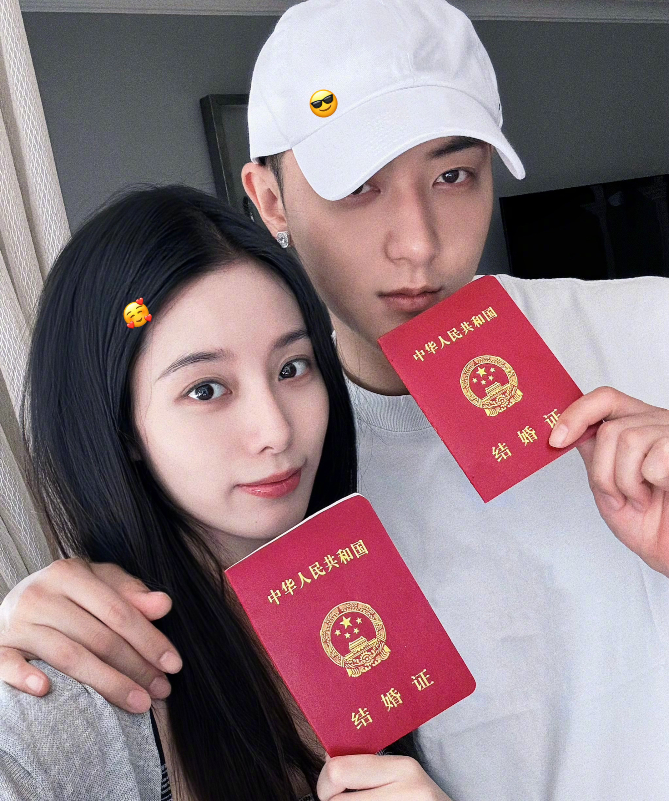 Former EXO member Tao and Chinese singer Xu Yiyang are now married ...
