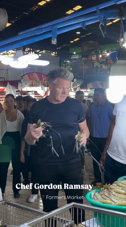 LOOK: Gordon Ramsay checks out fresh seafood in Cubao wet market ...