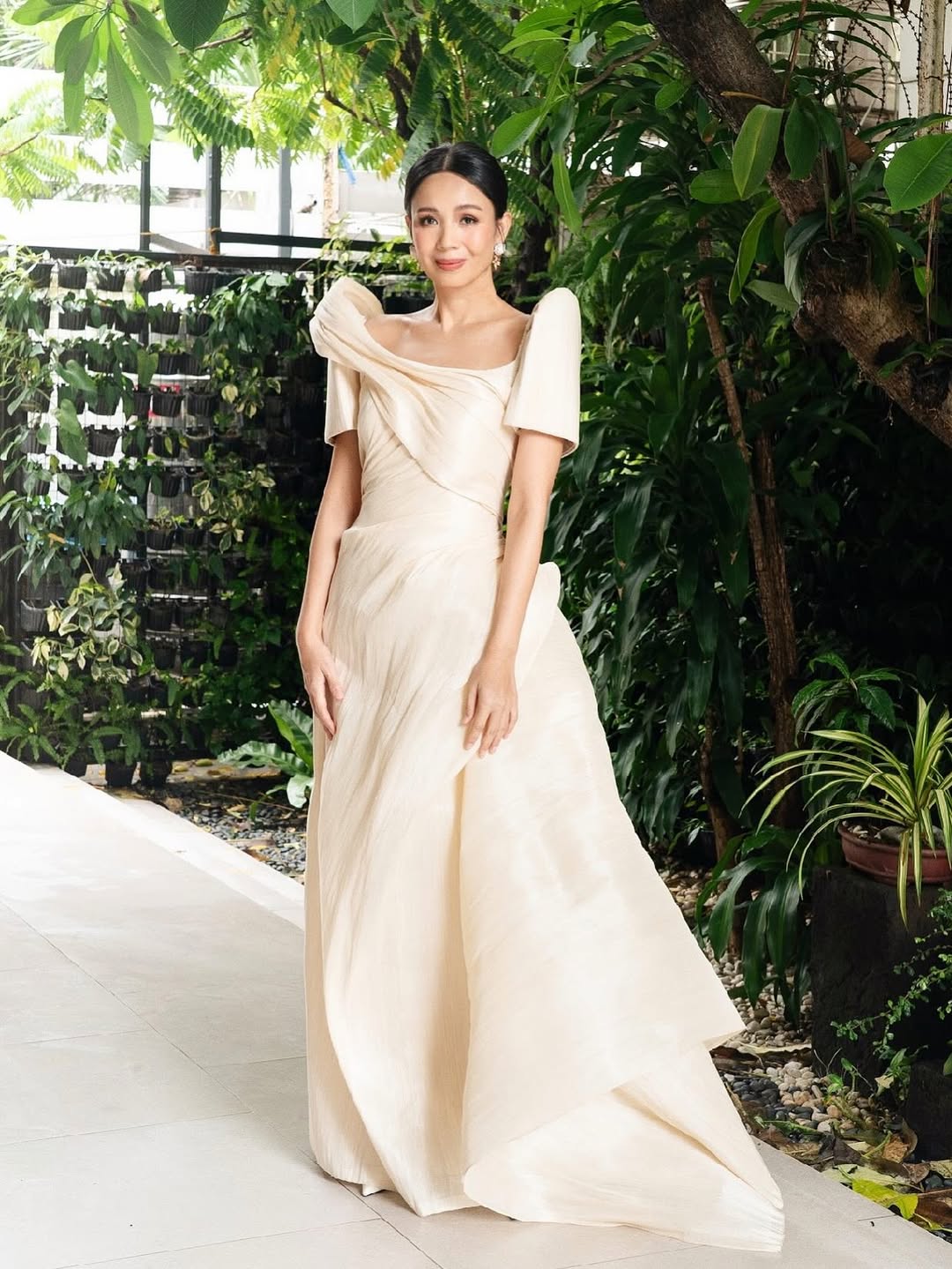 Who needs a red carpet? SONA guests bring the glam amid calls for ...