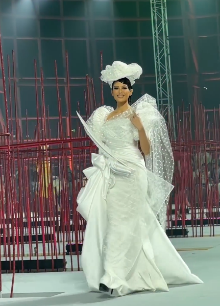 LOOK: Celebrities serve looks wearing modern Filipino garments during ...