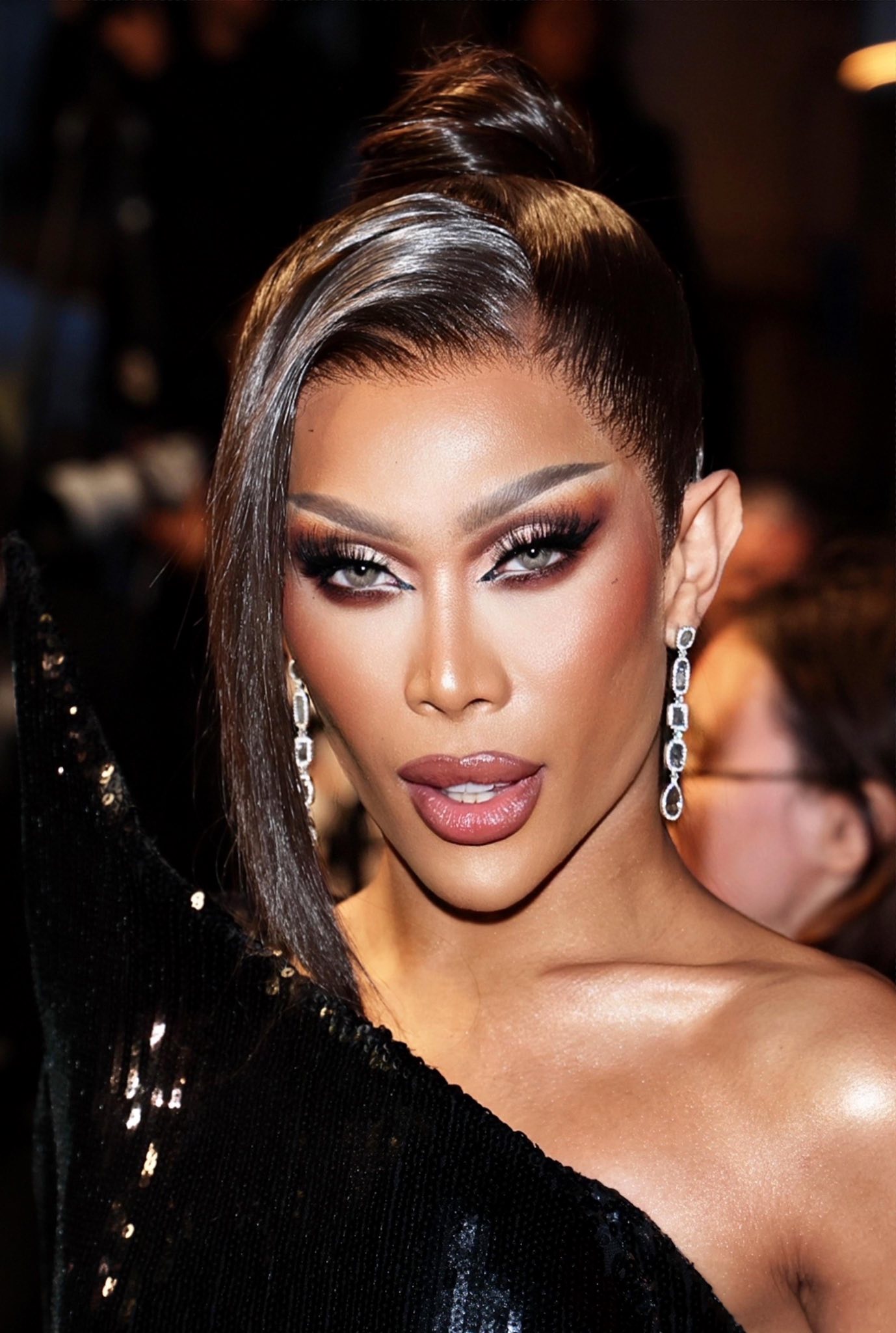 Marina Summers makes history as first Filipina drag queen to grace ...