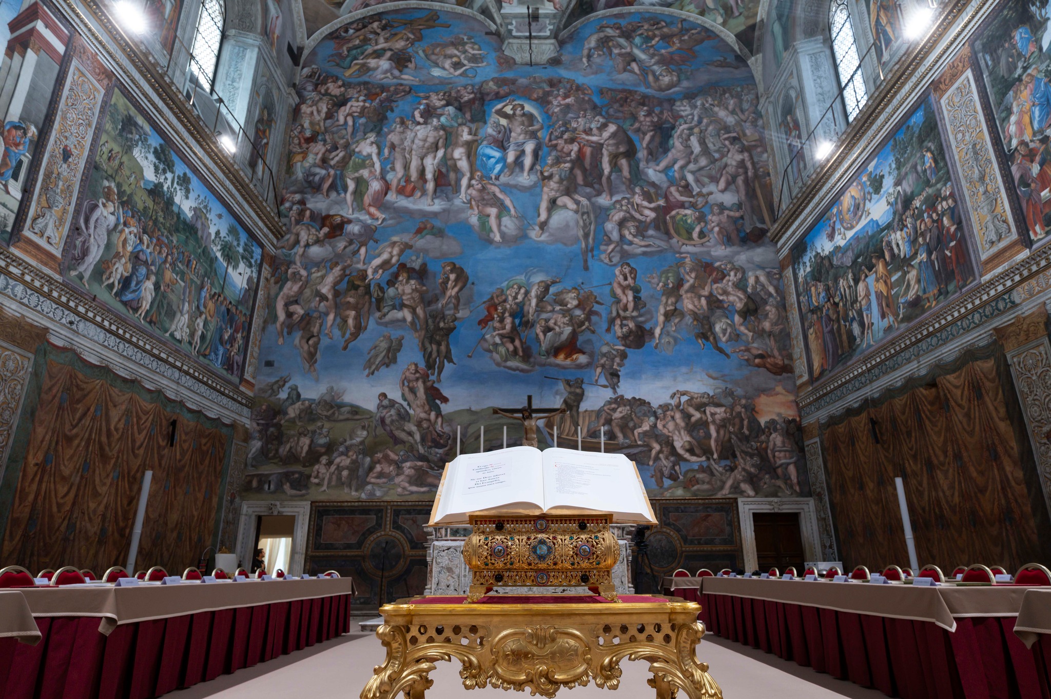 A look inside the Sistine Chapel, the seat of the Papal Conclave ...
