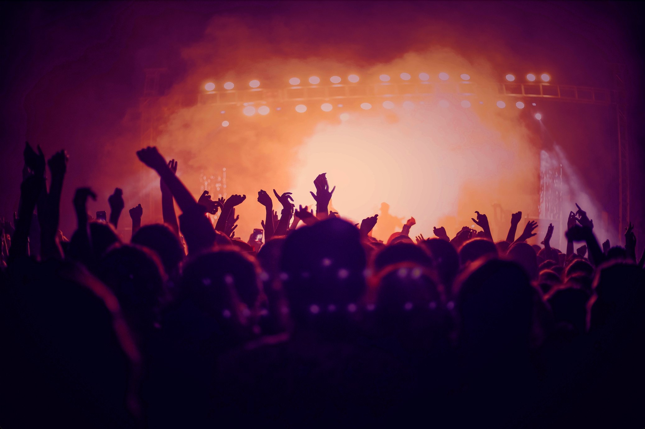 Concert etiquette 101: The do's and dont's of being a good concertgoer ...